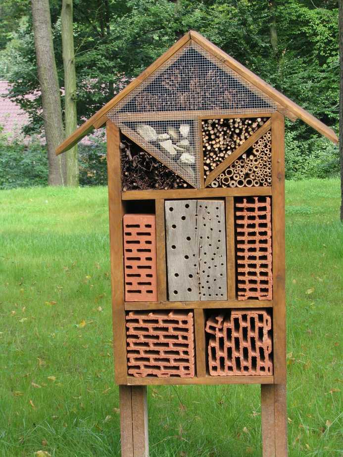 How to Build a Bug Hotel | Happy DIY Home
